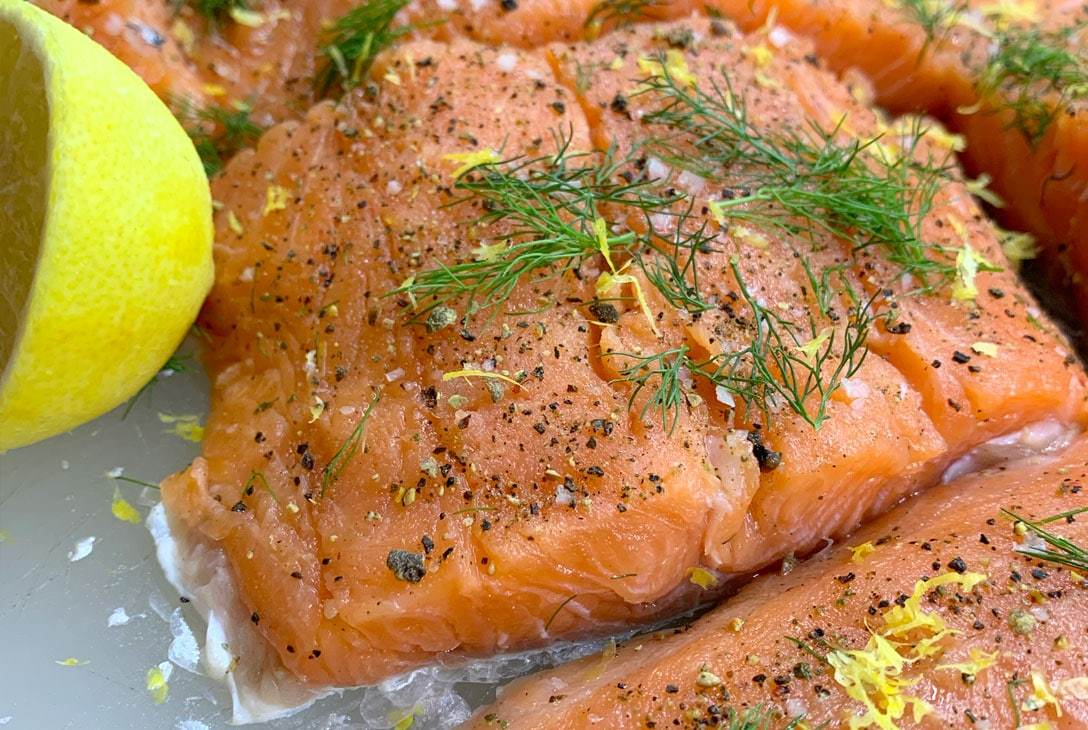 Salmón con eneldo fresco y limón eureka – DILMUN
